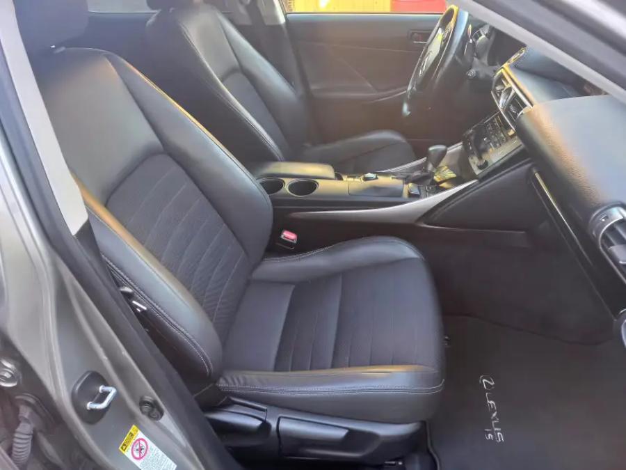 Grey Lexus IS 2014 in Riga, with an engine capacity of 2.50 L and mileage of 180 thousand km for 12490 €, photo 15 on AUTOMOTO.COM.LV