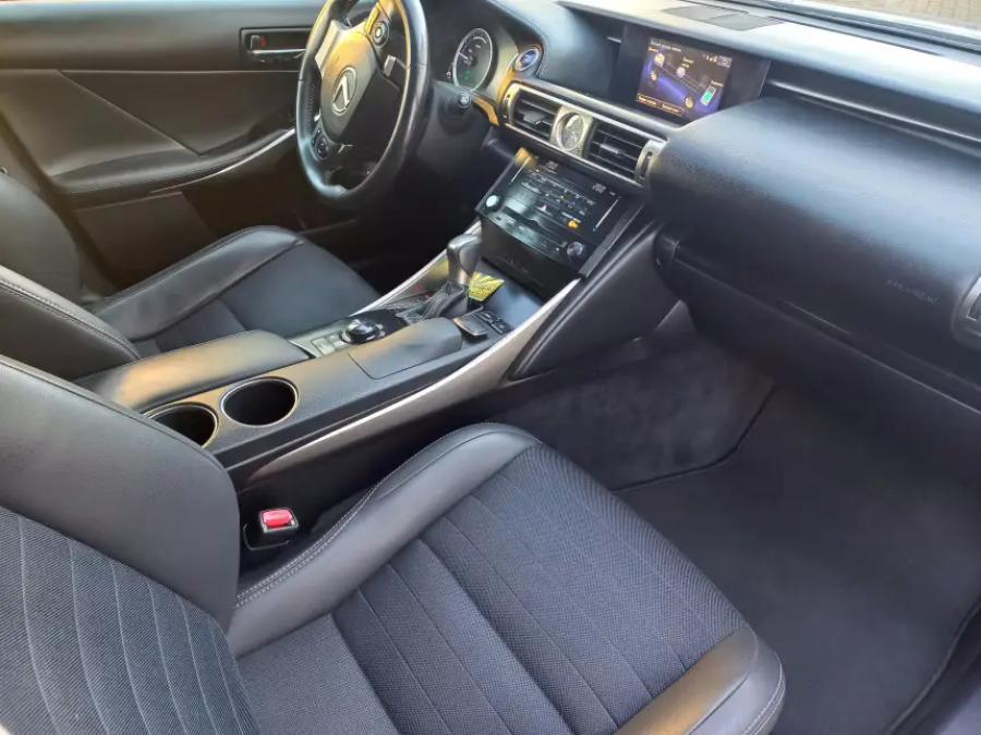 Grey Lexus IS 2014 in Riga, with an engine capacity of 2.50 L and mileage of 180 thousand km for 12490 €, photo 16 on AUTOMOTO.COM.LV