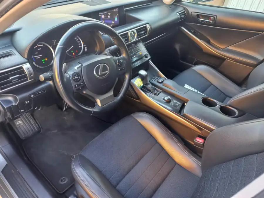 Grey Lexus IS 2014 in Riga, with an engine capacity of 2.50 L and mileage of 180 thousand km for 12490 €, photo 17 on AUTOMOTO.COM.LV