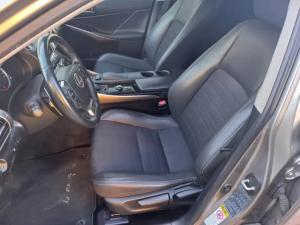 Grey Lexus IS 2014 in Riga, with an engine capacity of 2.50 L and mileage of 180 thousand km for 12490 €, photo 18 on AUTOMOTO.COM.LV