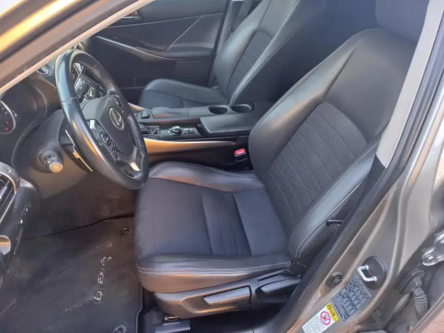 Grey Lexus IS 2014 in Riga, with an engine capacity of 2.50 L and mileage of 180 thousand km for 12490 €, photo 18 on AUTOMOTO.COM.LV