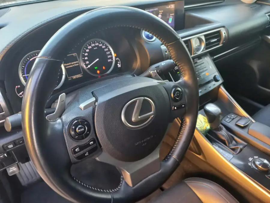 Grey Lexus IS 2014 in Riga, with an engine capacity of 2.50 L and mileage of 180 thousand km for 12490 €, photo 19 on AUTOMOTO.COM.LV