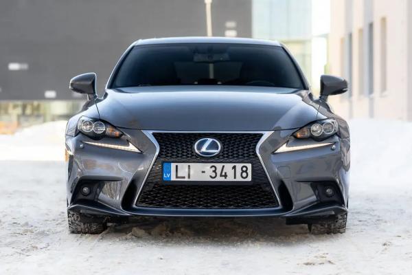 Grey Lexus IS 2014 in Jelgava, with an engine capacity of 2.50 L and mileage of 316 thousand km for 13900 €, photo 3 on AUTOMOTO.COM.LV