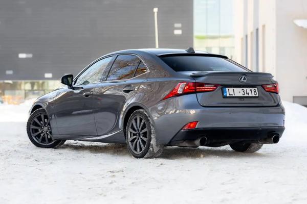 Grey Lexus IS 2014 in Jelgava, with an engine capacity of 2.50 L and mileage of 316 thousand km for 13900 €, photo 4 on AUTOMOTO.COM.LV