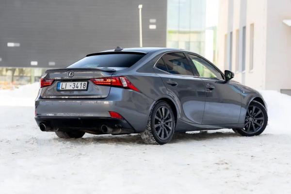 Grey Lexus IS 2014 in Jelgava, with an engine capacity of 2.50 L and mileage of 316 thousand km for 13900 €, photo 5 on AUTOMOTO.COM.LV