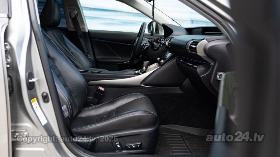 Grey Lexus IS 2014 in Tallinn, with an engine capacity of 2.50 L and mileage of 242 thousand km for 15900 €, photo 12 on AUTOMOTO.COM.LV
