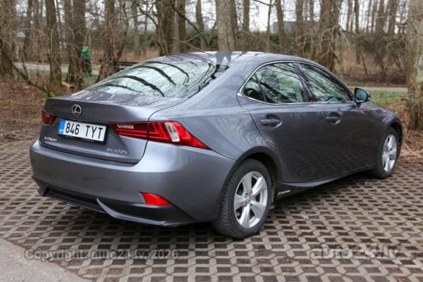 Grey Lexus IS 2015 in Tallinn, with an engine capacity of 2.50 L and mileage of 181 thousand km for 14900 €, photo 4 on AUTOMOTO.COM.LV