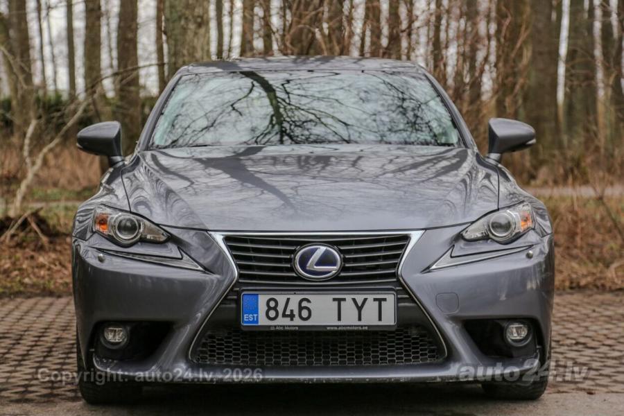 Grey Lexus IS 2015 in Tallinn, with an engine capacity of 2.50 L and mileage of 181 thousand km for 14900 €, photo 5 on AUTOMOTO.COM.LV