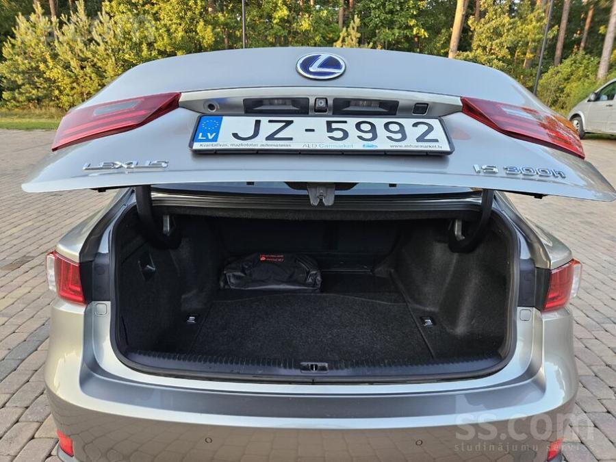 Pelēks Lexus IS 2015 Rīga, ar dzinēja tilpumu 2.50 L un nobraukumu 135 tūkst. km par 15300 €, foto 9 vietnē AUTOMOTO.COM.LV