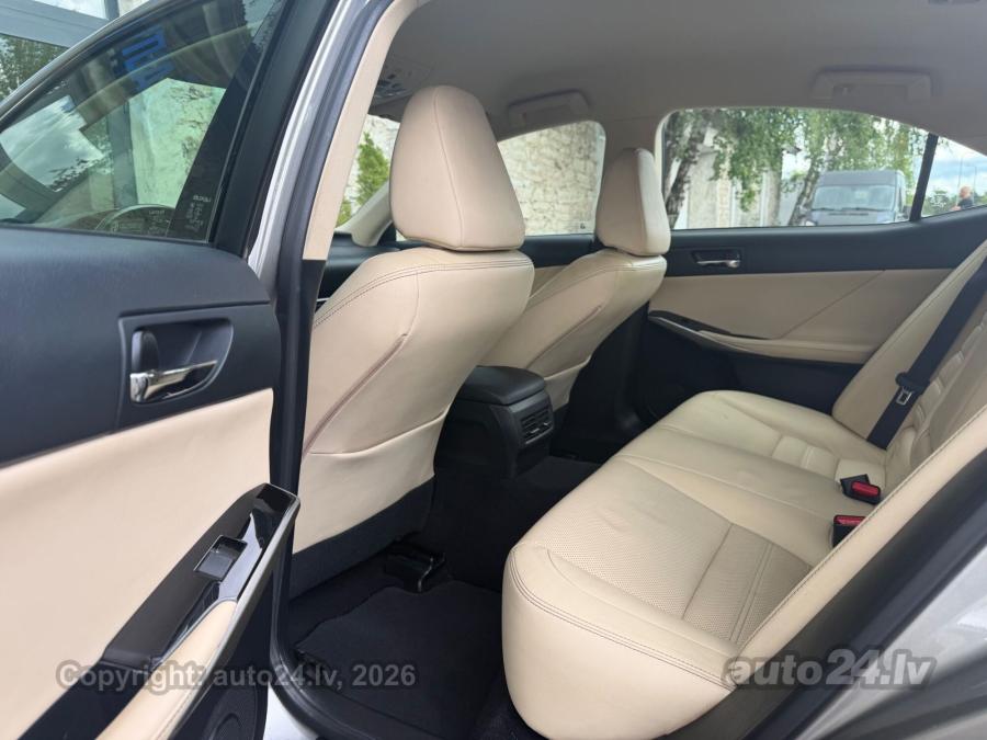 Pelēks Lexus IS 2016 Tallina, ar dzinēja tilpumu 2.50 L un nobraukumu 154 tūkst. km par 16990 €, foto 9 vietnē AUTOMOTO.COM.LV