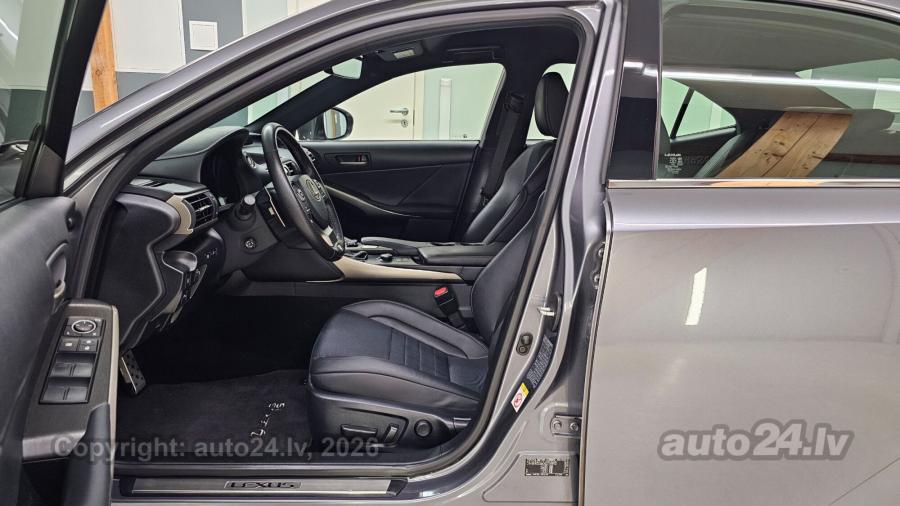 Pelēks Lexus IS 2018 Tallina, ar dzinēja tilpumu 2.50 L un nobraukumu 158 tūkst. km par 21995 €, foto 8 vietnē AUTOMOTO.COM.LV