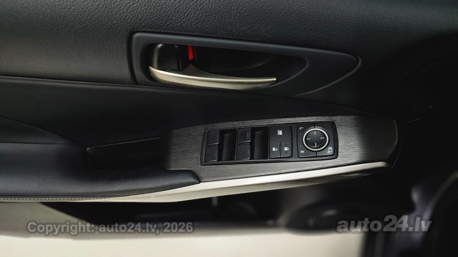 Pelēks Lexus IS 2018 Tallina, ar dzinēja tilpumu 2.50 L un nobraukumu 158 tūkst. km par 21995 €, foto 18 vietnē AUTOMOTO.COM.LV