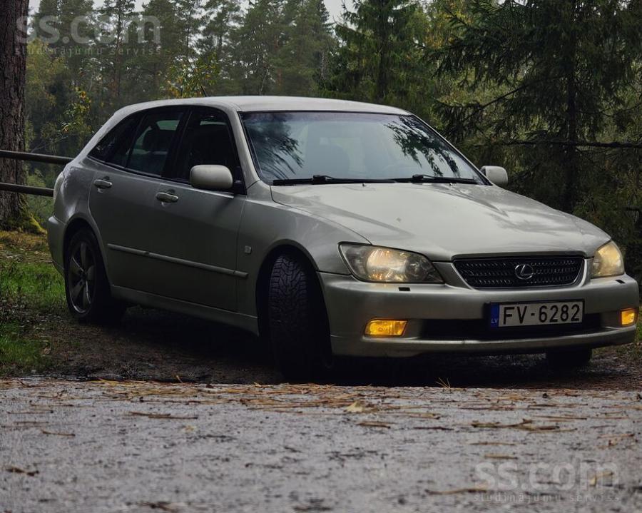 Pelēks Lexus IS 2003 Cēsis, ar dzinēja tilpumu 2.00 L un nobraukumu 367 tūkst. km par 2000 €, foto 1 vietnē AUTOMOTO.COM.LV
