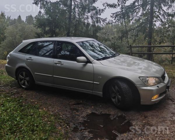 Lexus IS 2003 Cēsis vietnē Pelēks Lexus IS 2003 Cēsis, ar dzinēja tilpumu 2.00 L un nobraukumu 367 tūkst. km par 2000 €, foto 3 vietnē AUTOMOTO.COM.LV