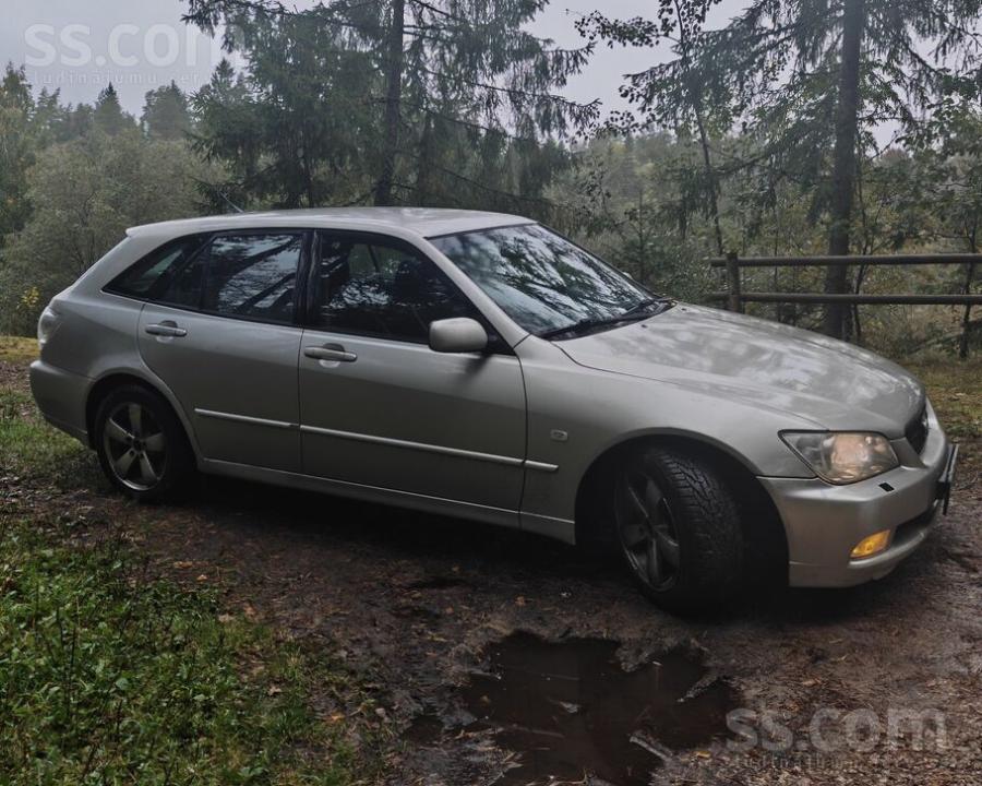 Pelēks Lexus IS 2003 Cēsis, ar dzinēja tilpumu 2.00 L un nobraukumu 367 tūkst. km par 2000 €, foto 3 vietnē AUTOMOTO.COM.LV