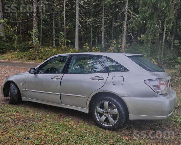 Lexus IS 2003 Cēsis vietnē Pelēks Lexus IS 2003 Cēsis, ar dzinēja tilpumu 2.00 L un nobraukumu 367 tūkst. km par 2000 €, foto 4 vietnē AUTOMOTO.COM.LV