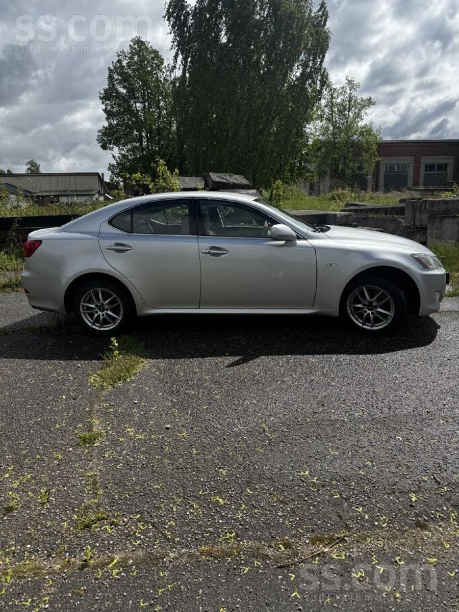 Grey Lexus IS 2007 in Riga, with an engine capacity of 2.00 L and mileage of 351 thousand km for 2000 €, photo 7 on AUTOMOTO.COM.LV