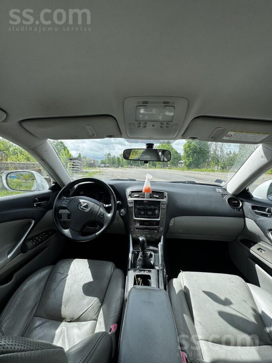 Grey Lexus IS 2007 in Riga, with an engine capacity of 2.00 L and mileage of 351 thousand km for 2000 €, photo 9 on AUTOMOTO.COM.LV