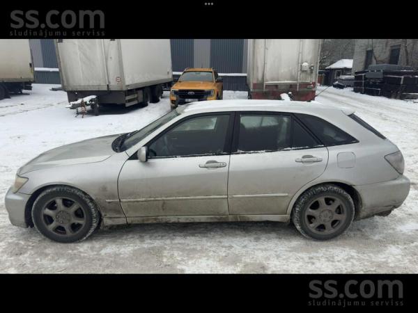 Lexus IS 2003 in Riga, with an engine capacity of 2.00 L and mileage of 241 thousand km for 990 €, photo 1 on AUTOMOTO.COM.LV