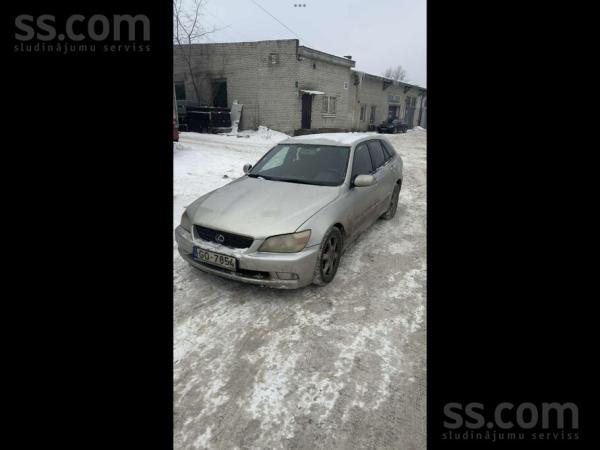 Lexus IS 2003 in Riga, with an engine capacity of 2.00 L and mileage of 241 thousand km for 990 €, photo 2 on AUTOMOTO.COM.LV