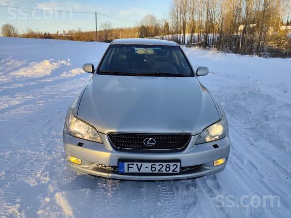 Lexus IS 2003 in Cesis, with an engine capacity of 2.00 L and mileage of 352 thousand km for 2250 €, photo 1 on AUTOMOTO.COM.LV