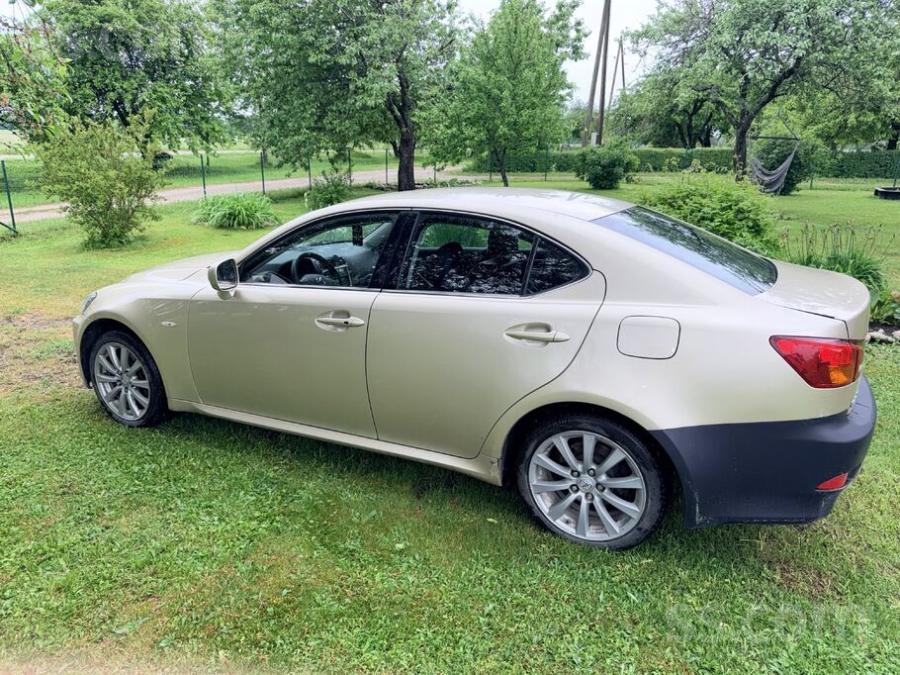 Lexus IS 2006 in Talsi, with an engine capacity of 2.20 L and mileage of 295 thousand km for 3000 €, photo 4 on AUTOMOTO.COM.LV