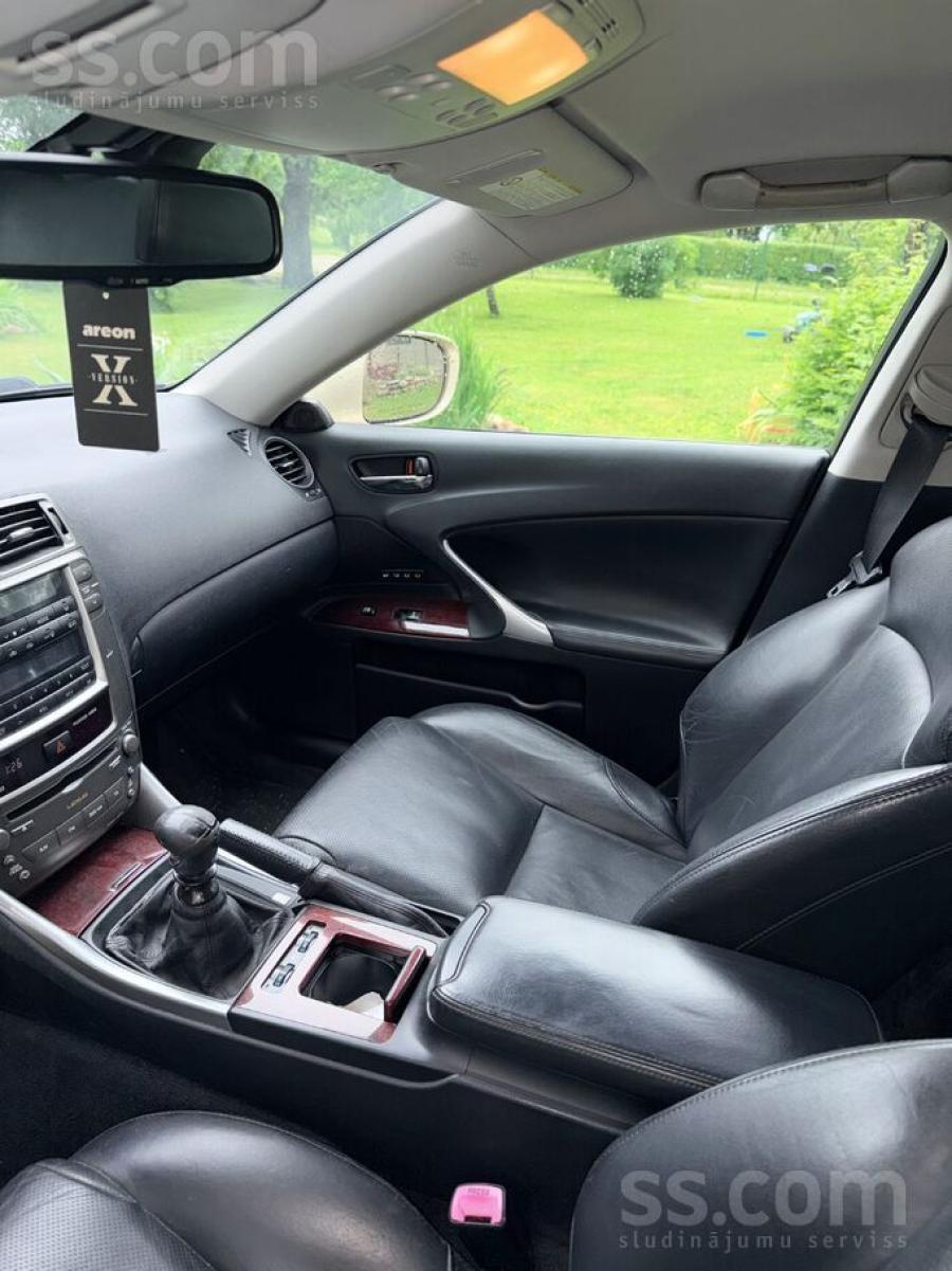 Lexus IS 2006 in Talsi, with an engine capacity of 2.20 L and mileage of 295 thousand km for 3000 €, photo 8 on AUTOMOTO.COM.LV