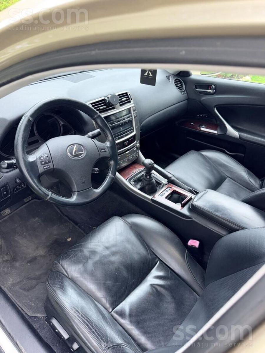 Lexus IS 2006 in Talsi, with an engine capacity of 2.20 L and mileage of 295 thousand km for 3000 €, photo 10 on AUTOMOTO.COM.LV