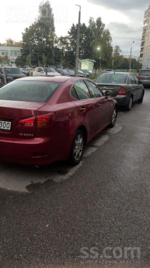 Red Lexus IS 2006 in Riga, with an engine capacity of 2.20 L and mileage of 287 thousand km for 2100 €, photo 8 on AUTOMOTO.COM.LV