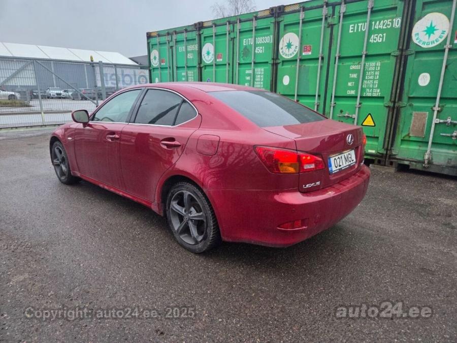 Red Lexus IS 2006 in Tallinn, with an engine capacity of 2.20 L and mileage of 225 thousand km for 3999 €, photo 3 on AUTOMOTO.COM.LV
