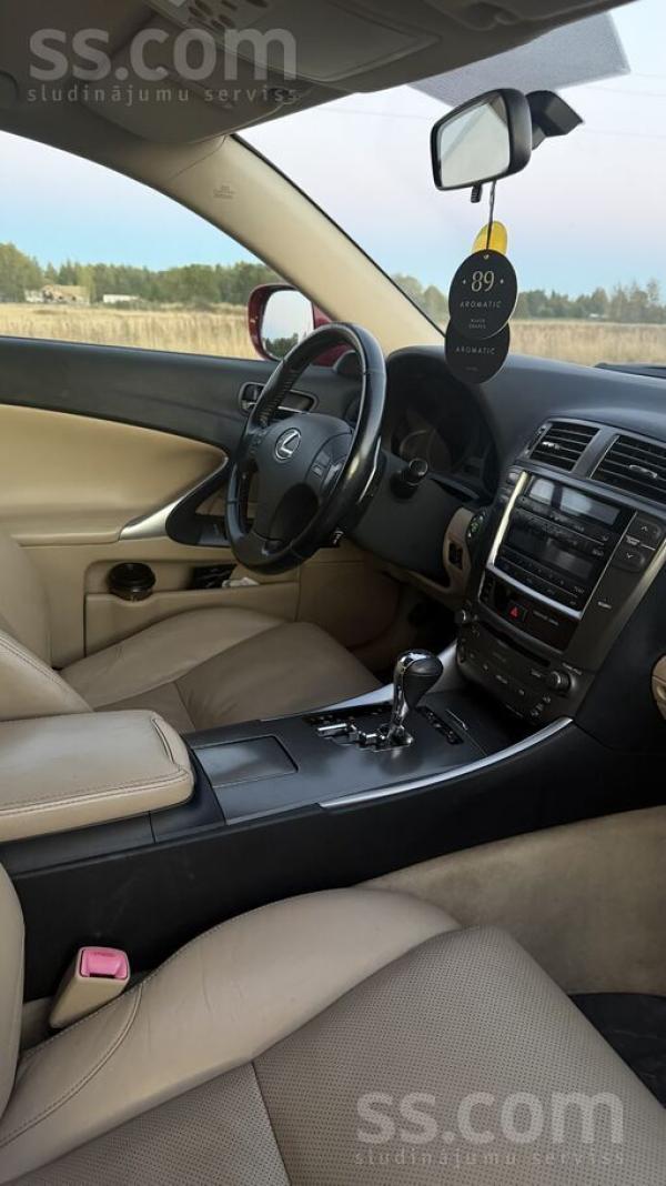 Red Lexus IS 2006 in Jelgava, with an engine capacity of 2.50 L and mileage of 334 thousand km for 4000 €, photo 8 on AUTOMOTO.COM.LV