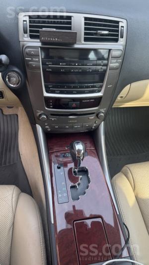 Red Lexus IS 2007 in Riga, with an engine capacity of 2.50 L and mileage of 160 thousand km for 6500 €, photo 8 on AUTOMOTO.COM.LV