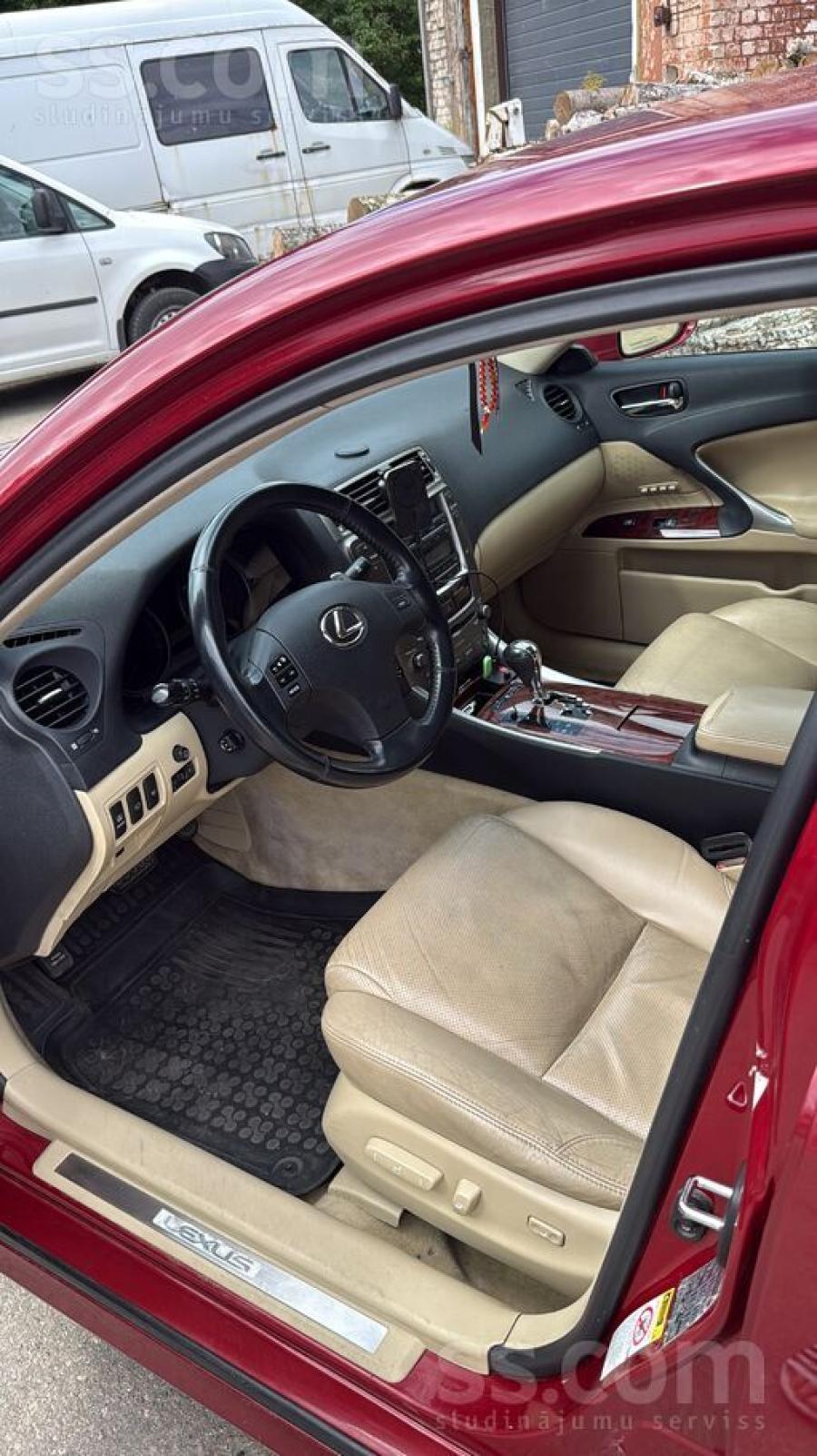 Sarkans Lexus IS 2007 Rīga, ar dzinēja tilpumu 2.50 L un nobraukumu 244 tūkst. km par 4500 €, foto 8 vietnē AUTOMOTO.COM.LV
