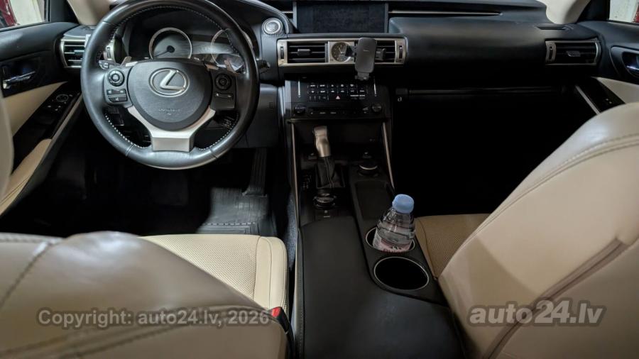 Красный Лексус ИС 2014 в Таллин, объемом двигателя 2.50 л и пробегом 112 тыс. км за 14900 €, фото 9 на AUTOMOTO.COM.LV