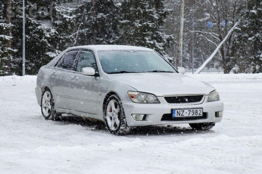 Lexus IS 1999 in Riga, with an engine capacity of 3.00 L and mileage of 256 thousand km for 4250 €, photo 1 on AUTOMOTO.COM.LV