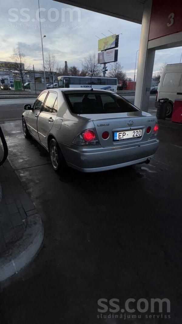 Lexus IS 2002 in Riga, with an engine capacity of 2.00 L and mileage of 200 thousand km for 1850 €, photo 2 on AUTOMOTO.COM.LV