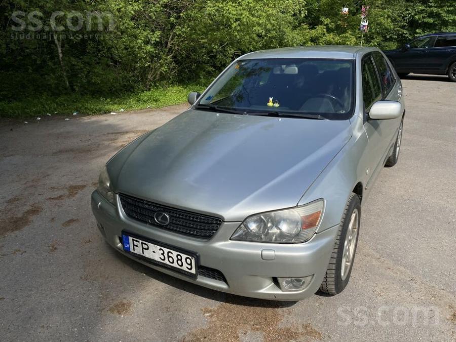 Lexus IS 2003 in Riga, with an engine capacity of 2.00 L and mileage of 192 thousand km for 3400 €, photo 2 on AUTOMOTO.COM.LV