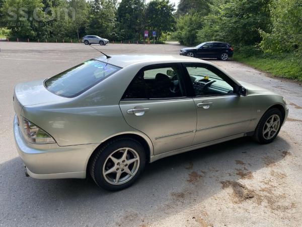 Lexus IS 2003 in Riga, with an engine capacity of 2.00 L and mileage of 192 thousand km for 3400 €, photo 3 on AUTOMOTO.COM.LV