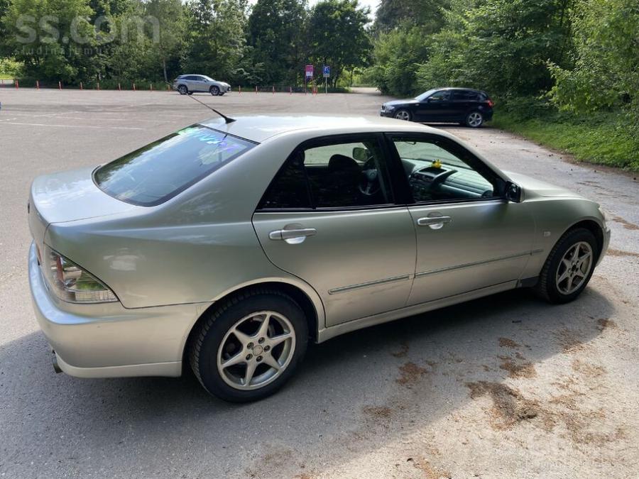 Lexus IS 2003 in Riga, with an engine capacity of 2.00 L and mileage of 192 thousand km for 3400 €, photo 3 on AUTOMOTO.COM.LV