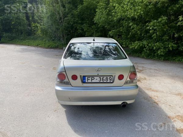 Lexus IS 2003 in Riga, with an engine capacity of 2.00 L and mileage of 192 thousand km for 3400 €, photo 4 on AUTOMOTO.COM.LV