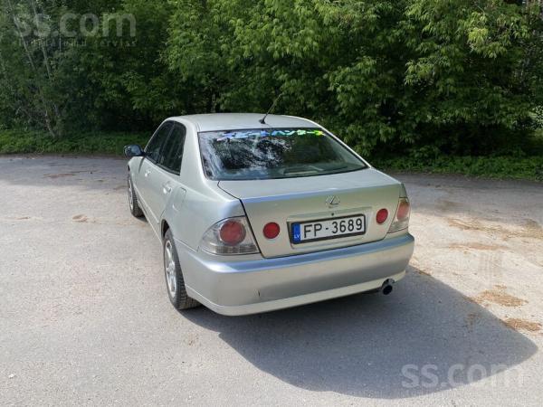 Lexus IS 2003 in Riga, with an engine capacity of 2.00 L and mileage of 192 thousand km for 3400 €, photo 5 on AUTOMOTO.COM.LV
