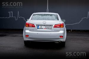Lexus IS 2006 in Riga, with an engine capacity of 2.20 L and mileage of 355 thousand km for 4490 €, photo 8 on AUTOMOTO.COM.LV