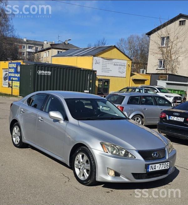 Lexus IS 2006 in Jelgava, with an engine capacity of 2.20 L and mileage of 253 thousand km for 2680 €, photo 2 on AUTOMOTO.COM.LV