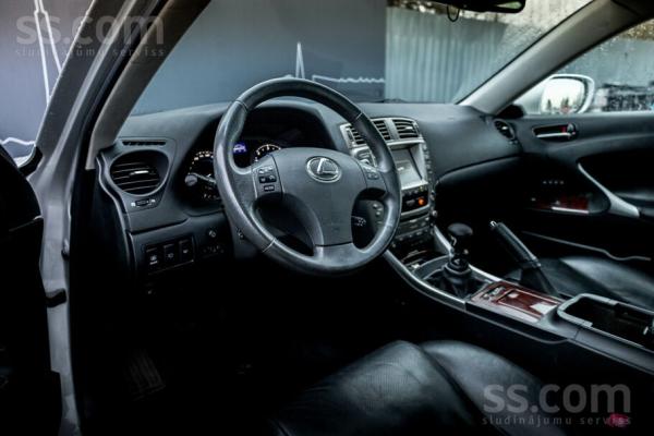 Lexus IS 2006 in Riga, with an engine capacity of 2.20 L and mileage of 355 thousand km for 4490 €, photo 9 on AUTOMOTO.COM.LV