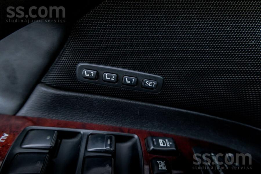 Lexus IS 2006 in Riga, with an engine capacity of 2.20 L and mileage of 355 thousand km for 4490 €, photo 14 on AUTOMOTO.COM.LV