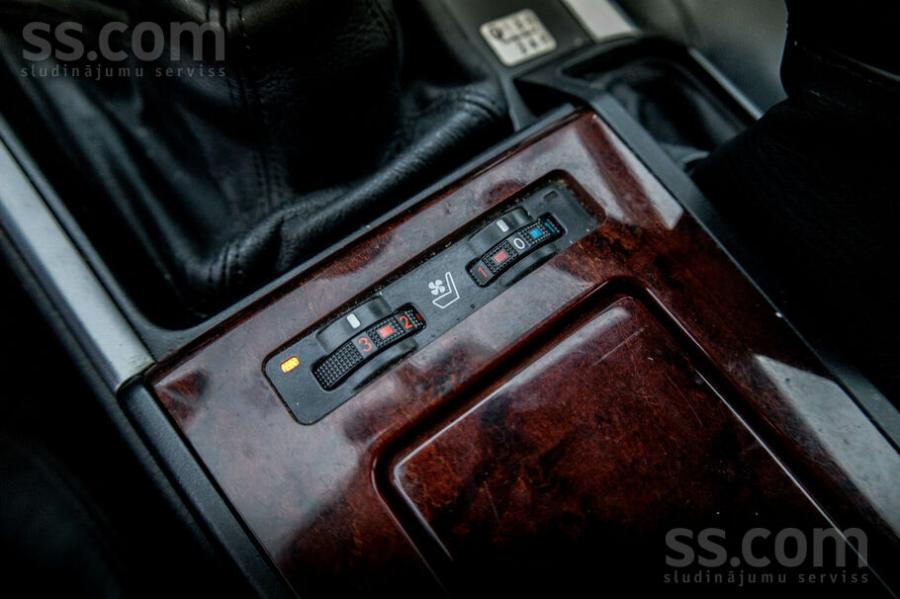 Lexus IS 2006 in Riga, with an engine capacity of 2.20 L and mileage of 355 thousand km for 4490 €, photo 17 on AUTOMOTO.COM.LV