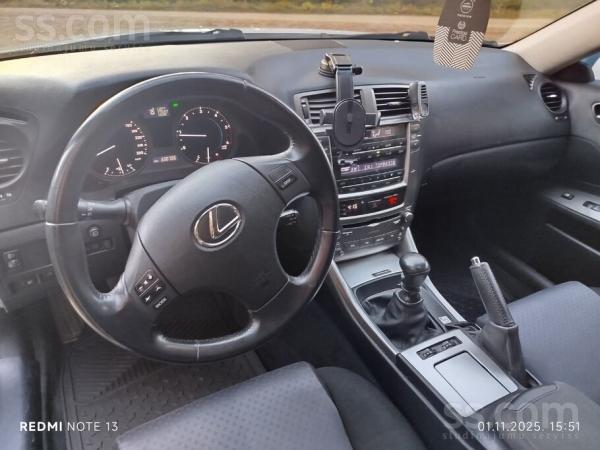 Lexus IS 2006 in Jelgava, with an engine capacity of 2.20 L and mileage of 336 thousand km for 1800 €, photo 8 on AUTOMOTO.COM.LV