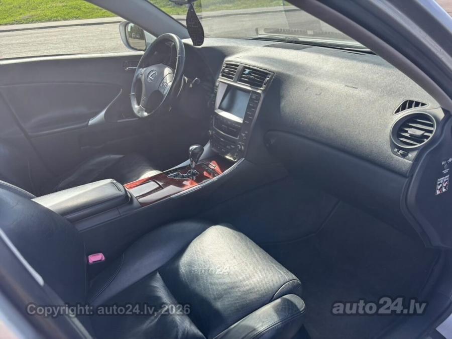 Lexus IS 2006 in Narva, with an engine capacity of 2.50 L and mileage of 340 thousand km for 2990 €, photo 9 on AUTOMOTO.COM.LV
