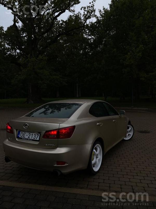 Lexus IS 2006 in Talsi, with an engine capacity of 2.20 L and mileage of 290 thousand km for 10000 €, photo 6 on AUTOMOTO.COM.LV