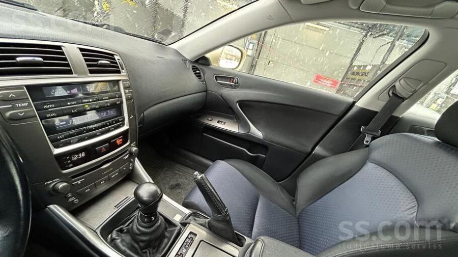 Lexus IS 2007 in Dobele, with an engine capacity of 2.20 L and mileage of 392 thousand km for 2500 €, photo 3 on AUTOMOTO.COM.LV